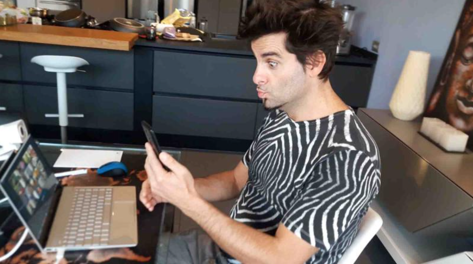 Online selfie game on smartphone | Swipe Face | Event Masters